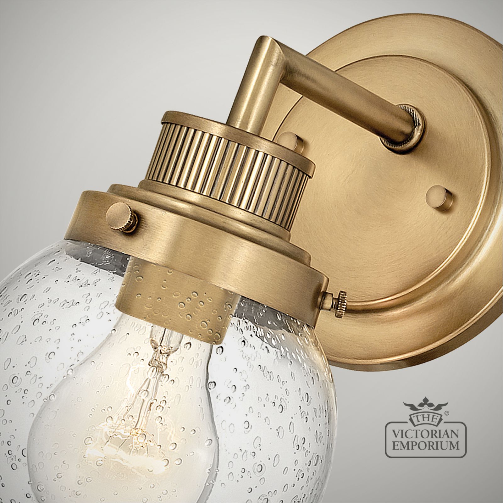 Poppy Single Bathroom Wall Light in Heritage Brass