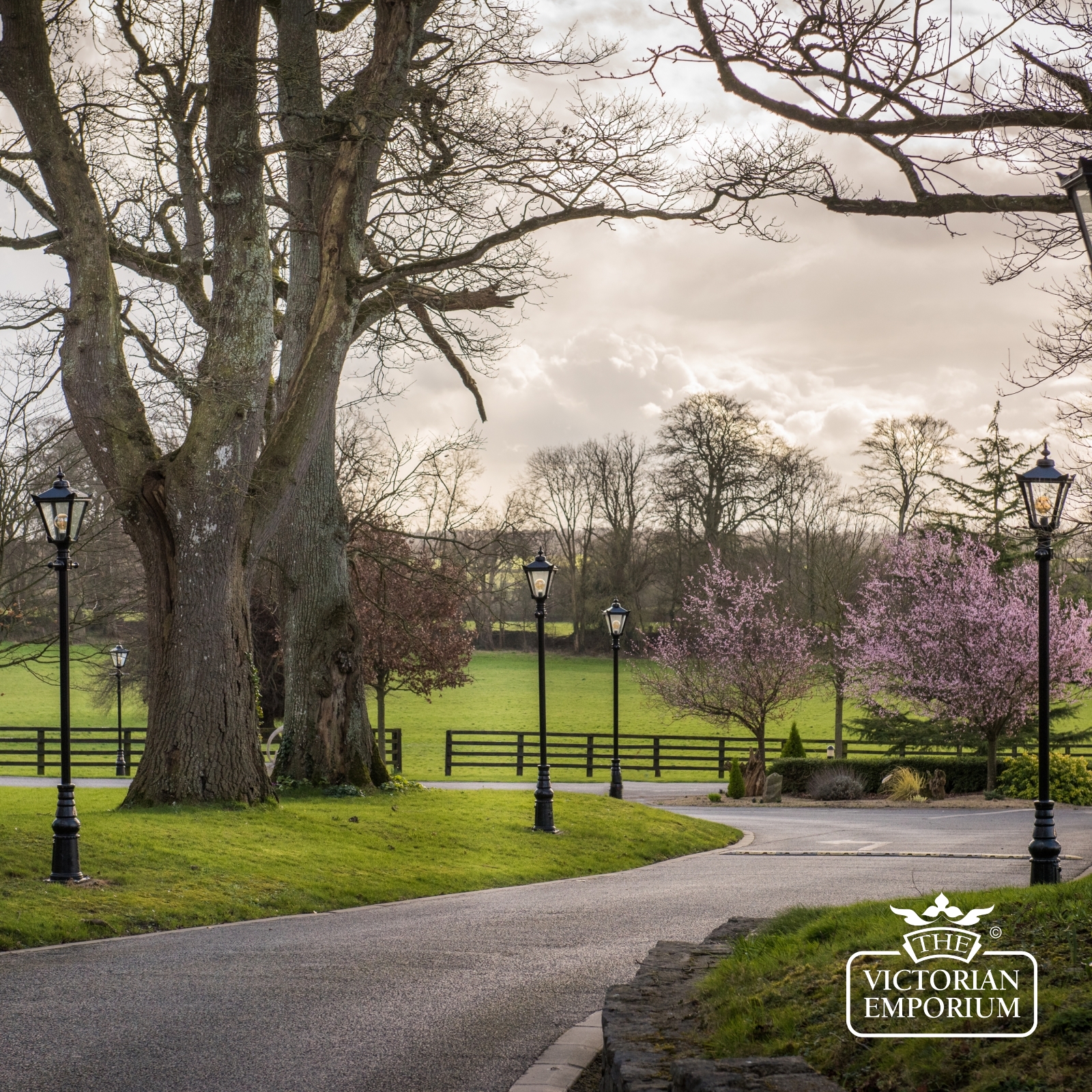 Manor Lantern and Lamp Post - 3m height only