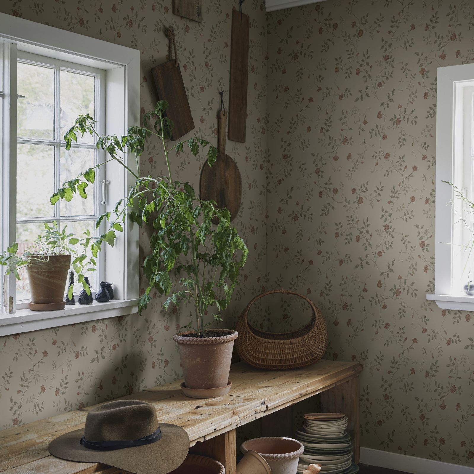 Henny wallpaper in a choice of colourways