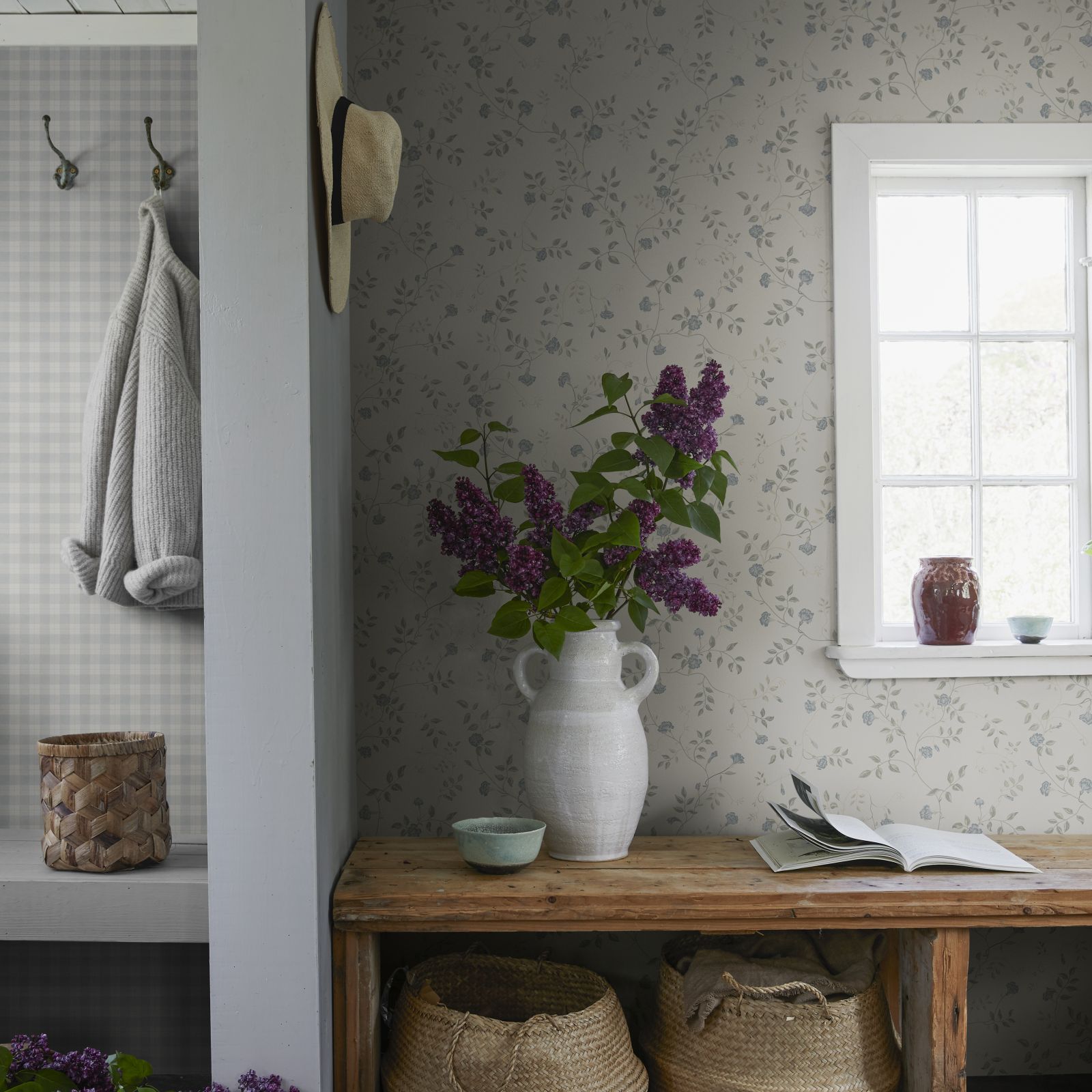 Henny wallpaper in a choice of colourways
